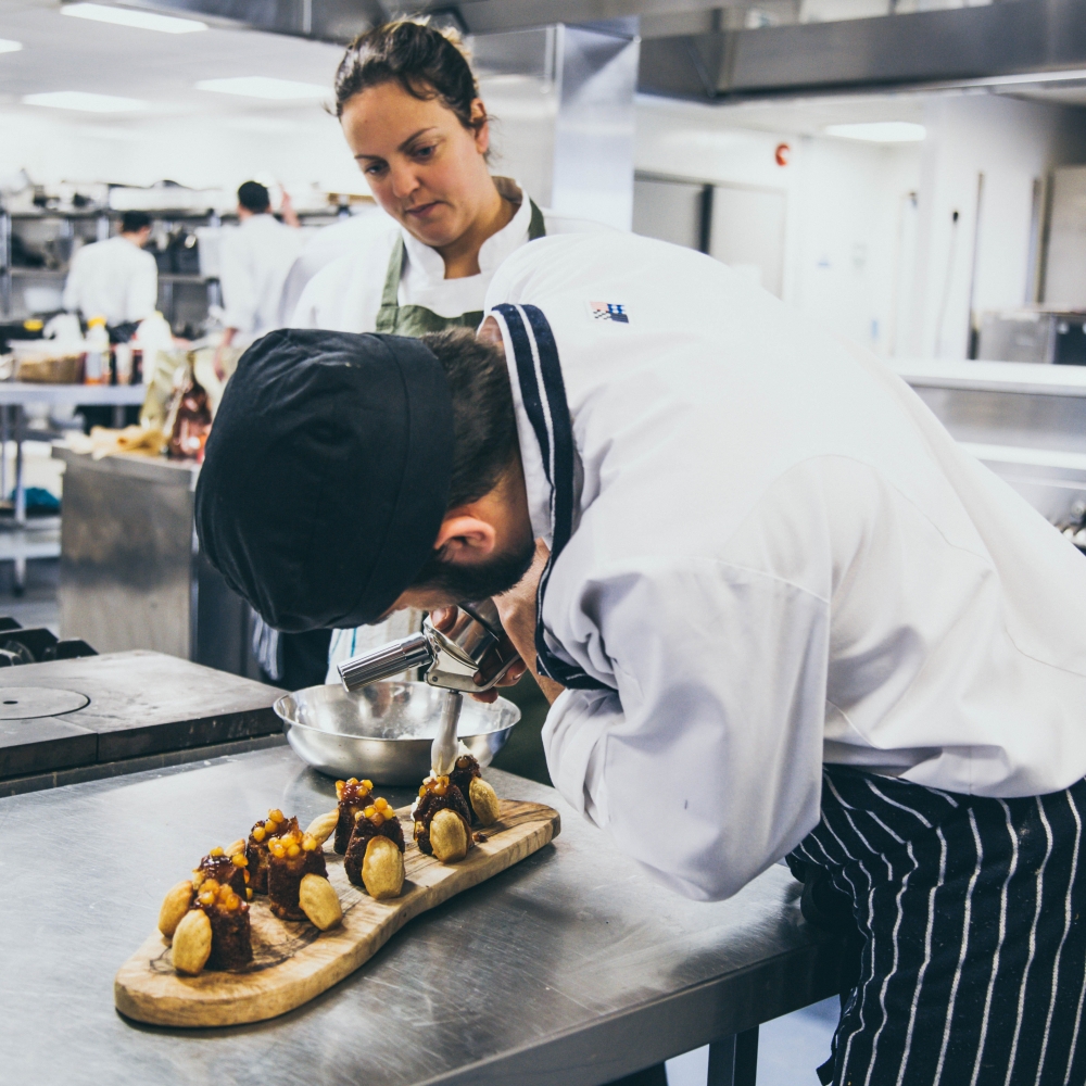 5 Reasons You Should Work In Catering And Hospitality | Weston College